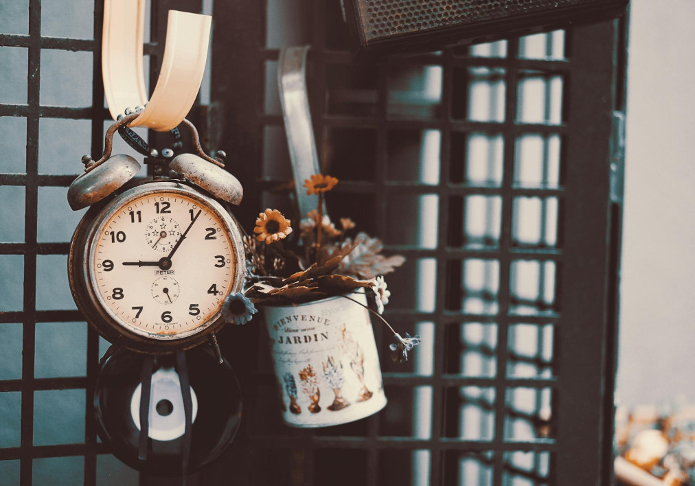 How to Make Aesthetic Video Edits — Clideo