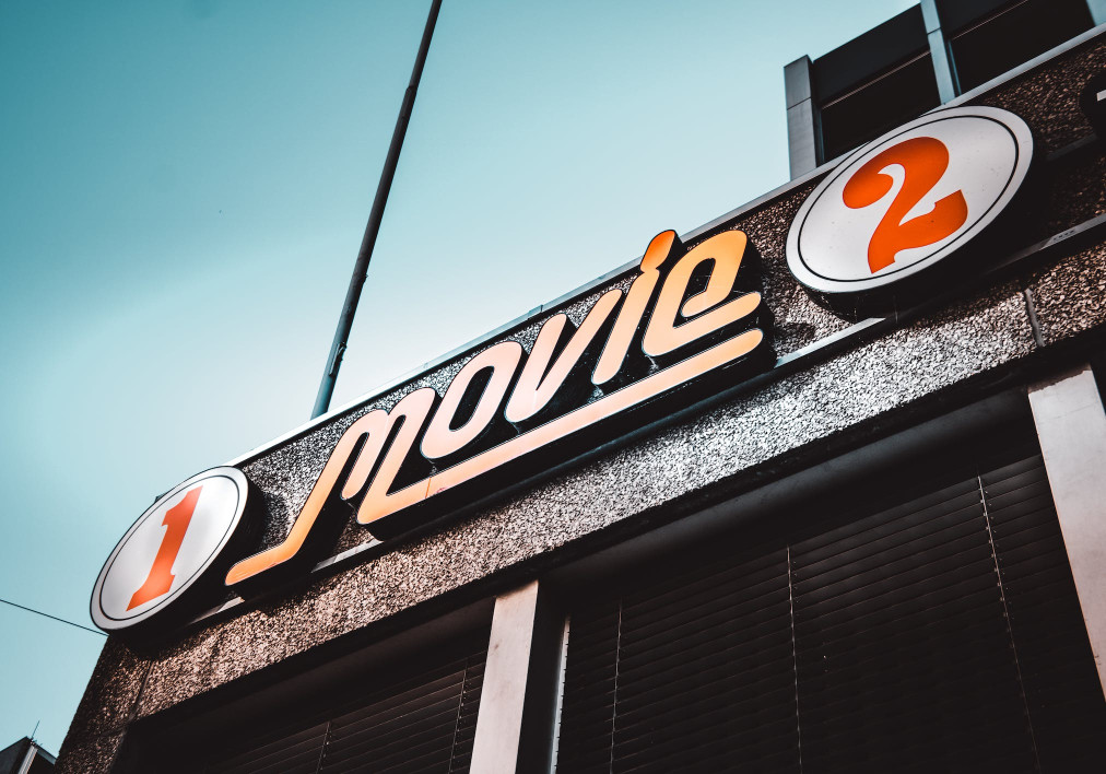 How to Make a Movie Review — Clideo