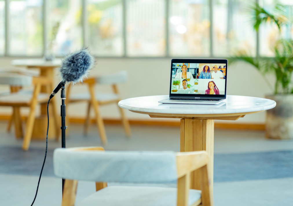 How to Create and Succeed with Remote Video Podcasts — Clideo