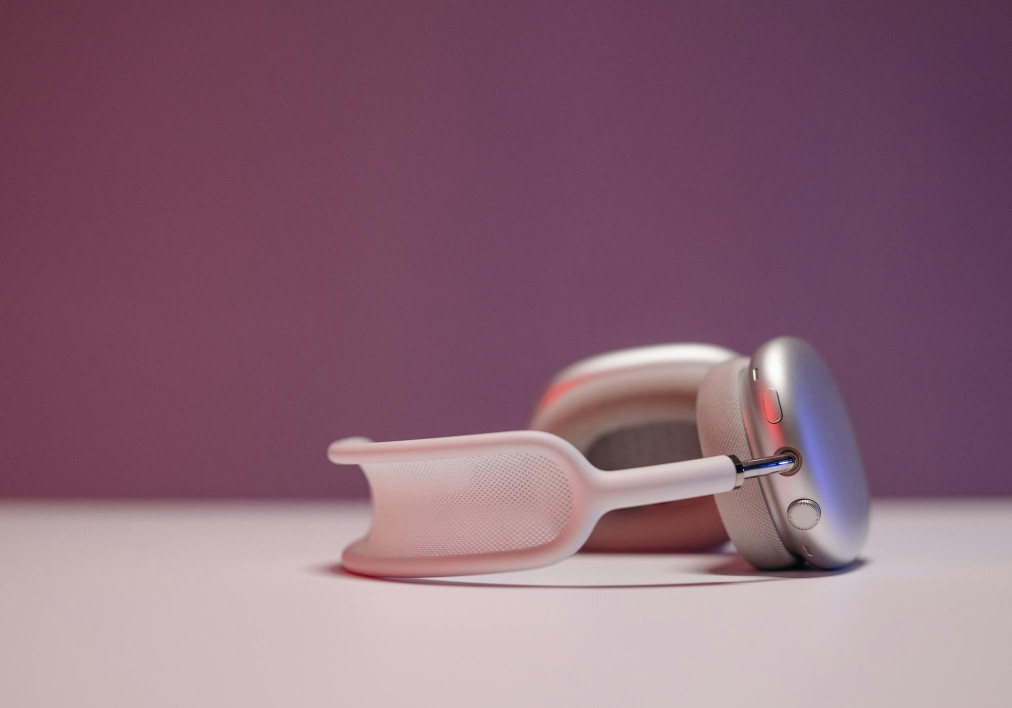 What is an Audio Channel and Which One is Better — Clideo